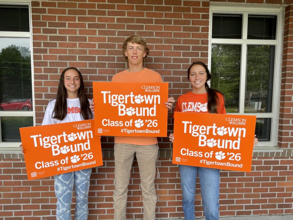 4-H Distributes Tigertown Bound Yard Signs – Savannah Valley District